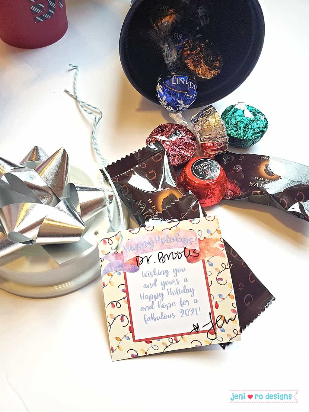 Easy teacher holiday gifts to give this season from jeni ro designs!