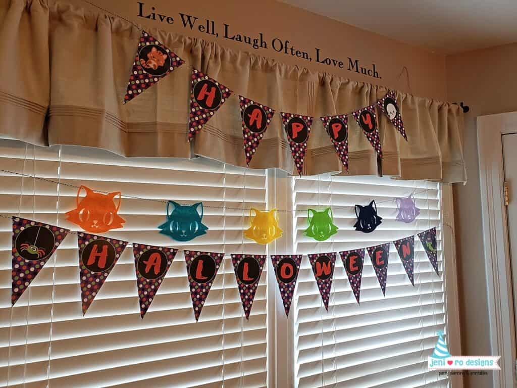 Halloween printable decoration set in the Free Printable Library!